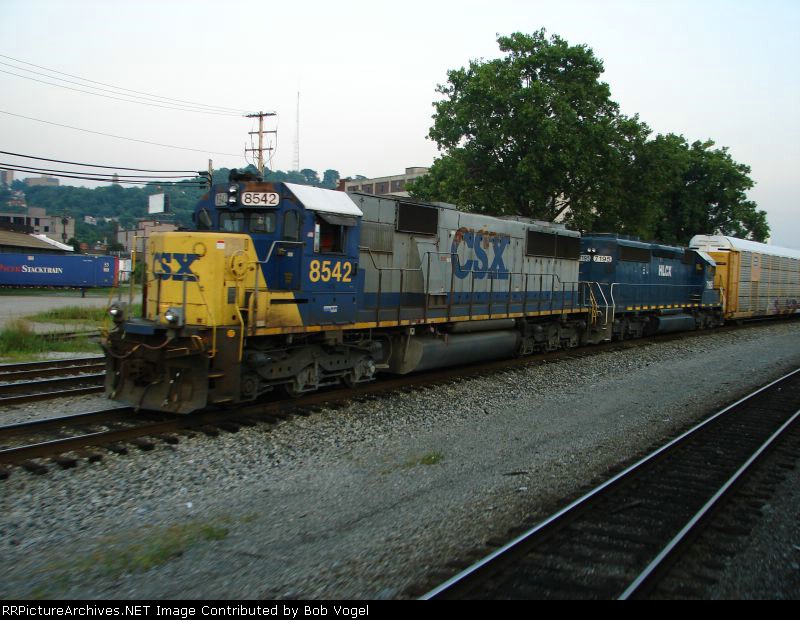 CSX 8542 and HLCX 7195